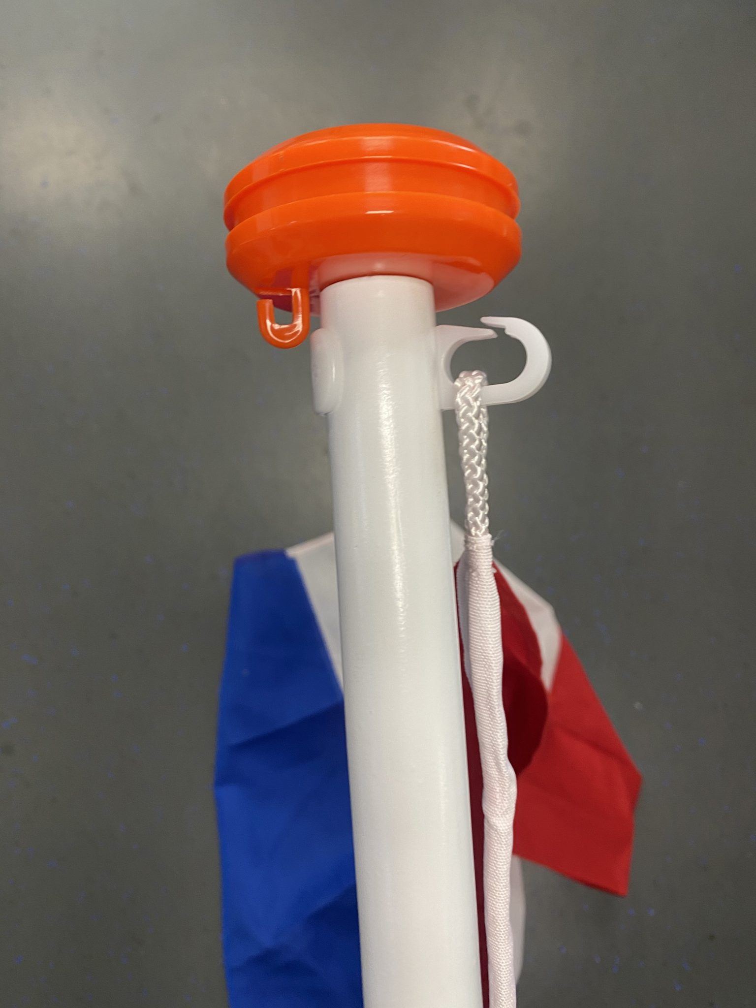 Hoe hang je de vlag op de juiste manier half stok. - Vlaggen.com